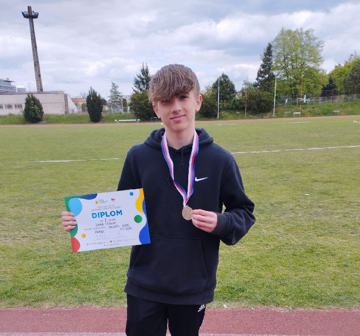 David Holzer z 8. A. druhý ve své kategorii :: skolavpohybu
